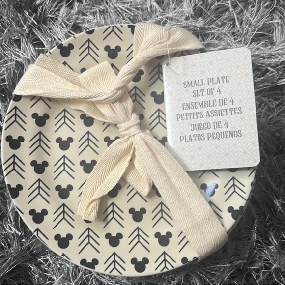 Disney | Dining | Disney Park Homestead Collection Set Of 4 Mickey ...